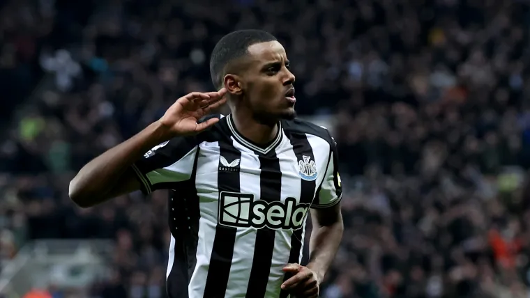 Alexander Isak to Liverpool: Latest news as striker completes British ...