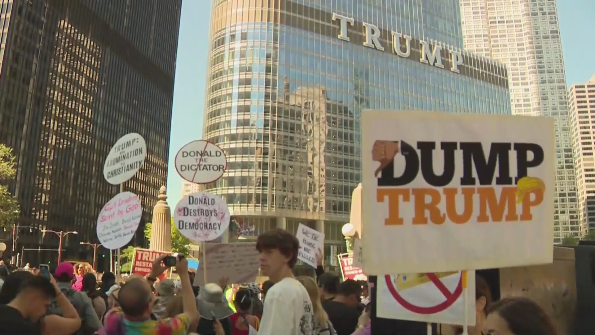 Labor Day Rally in West Loop attracts thousands Monday afternoon