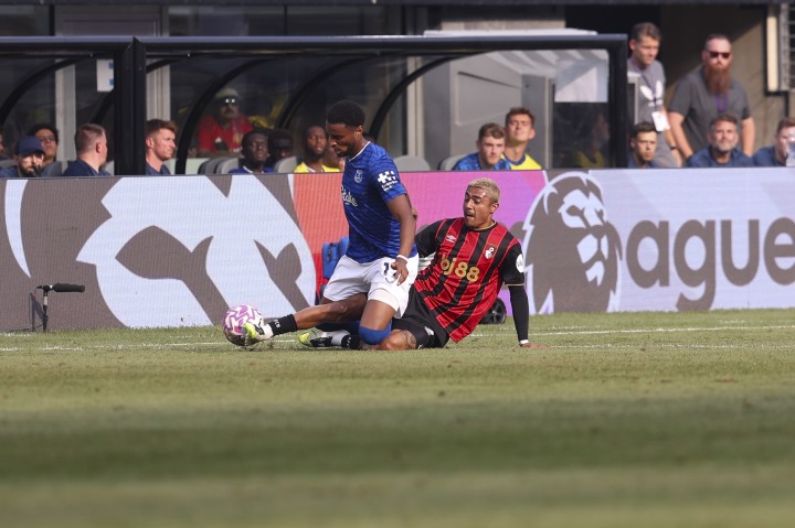 Futebolista Youssef Chermiti assina pelo Rangers