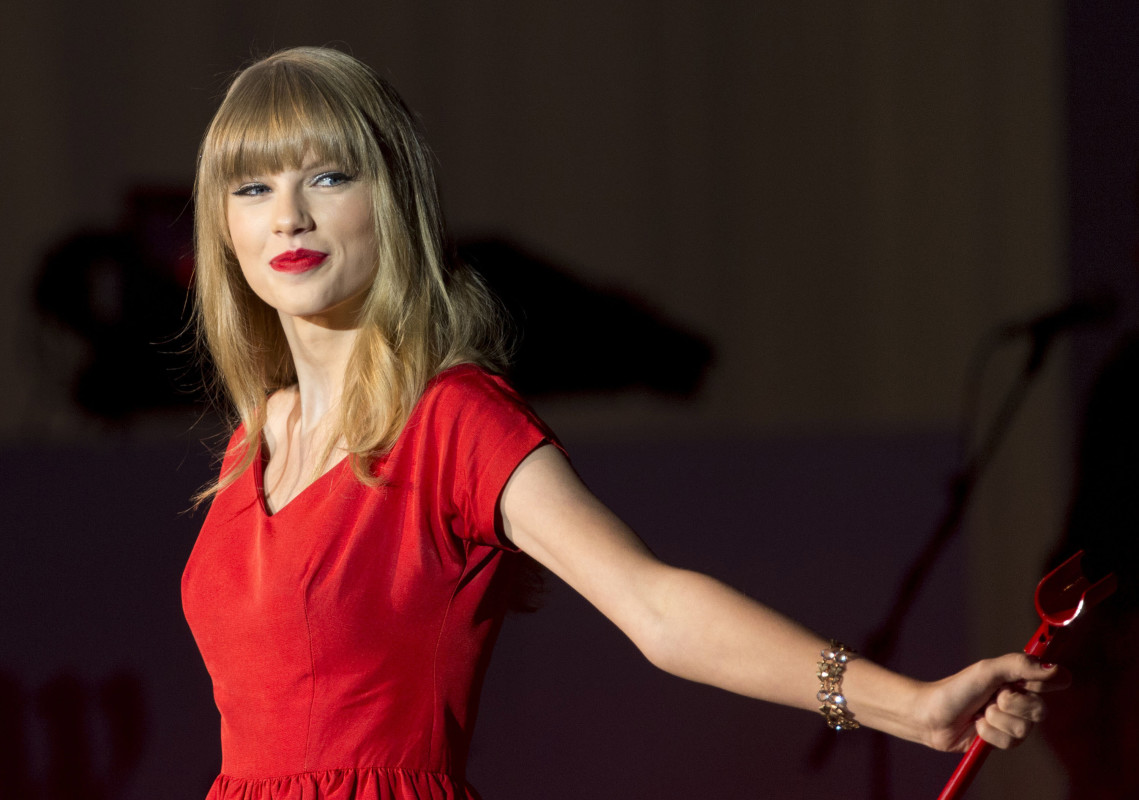 Taylor Swift Details Her Approach to the 'Perfect Wedding' in ...
