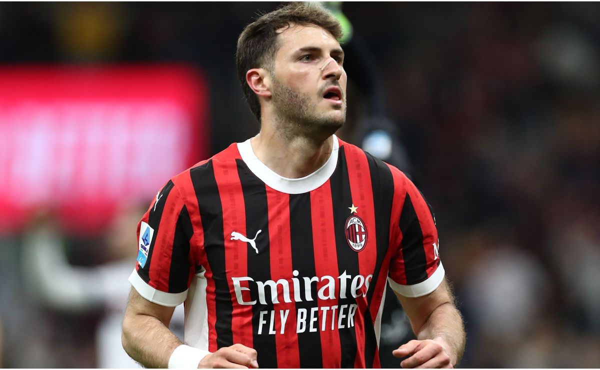 Santiago Gimenez announces final decision between AC Milan and AS Roma ...