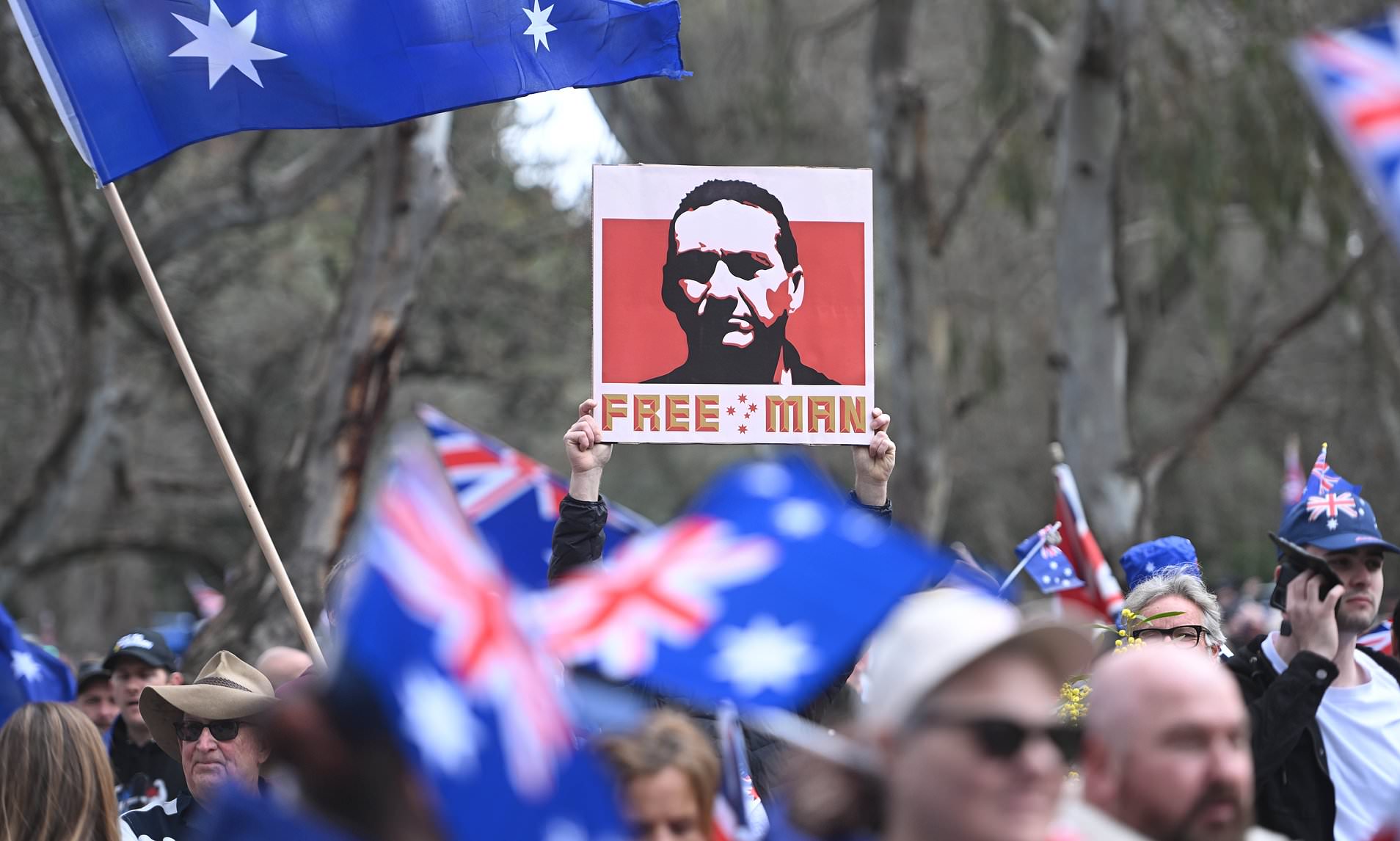 Anti-immigration protester who held up alleged double cop killer's ...