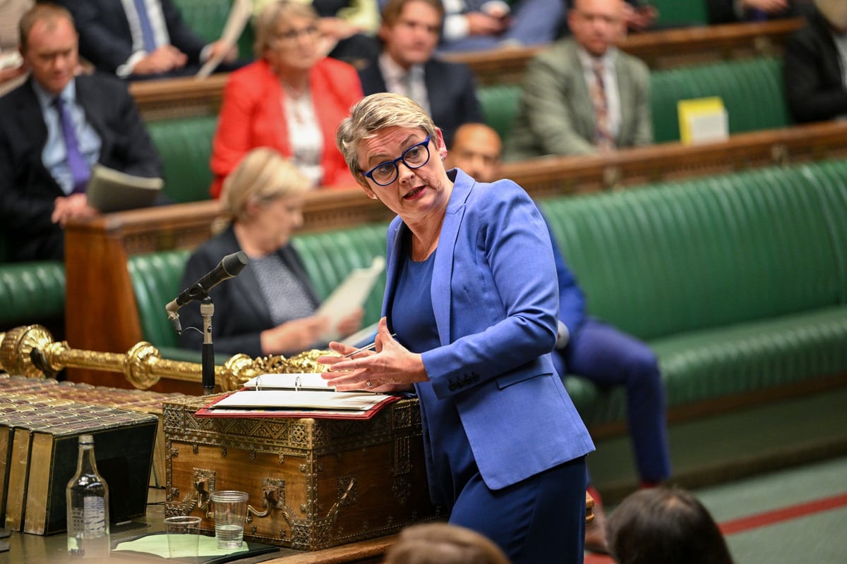 Home Secretary fails to guarantee France migrant returns will happen ...