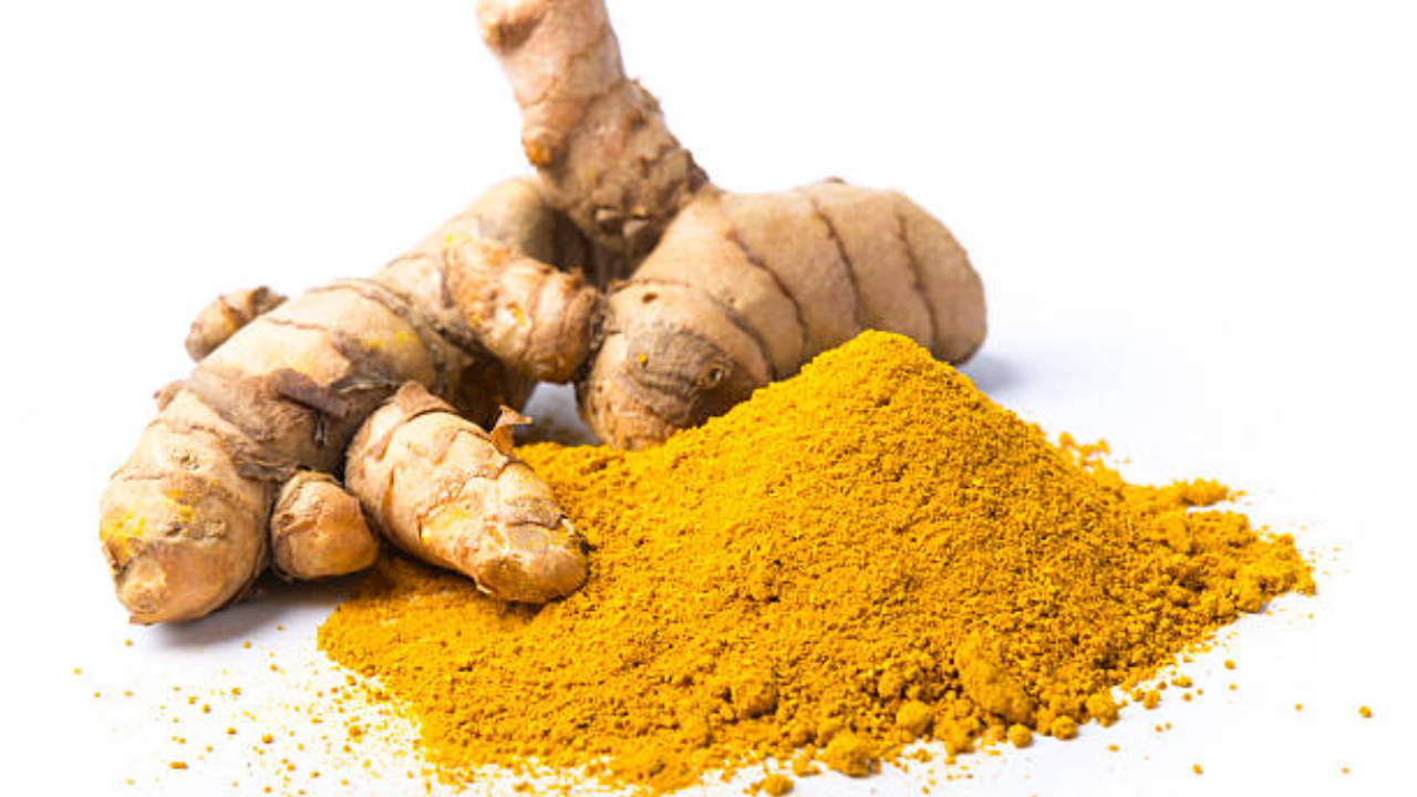 Who should avoid eating raw turmeric? Life threatening side effects you ...