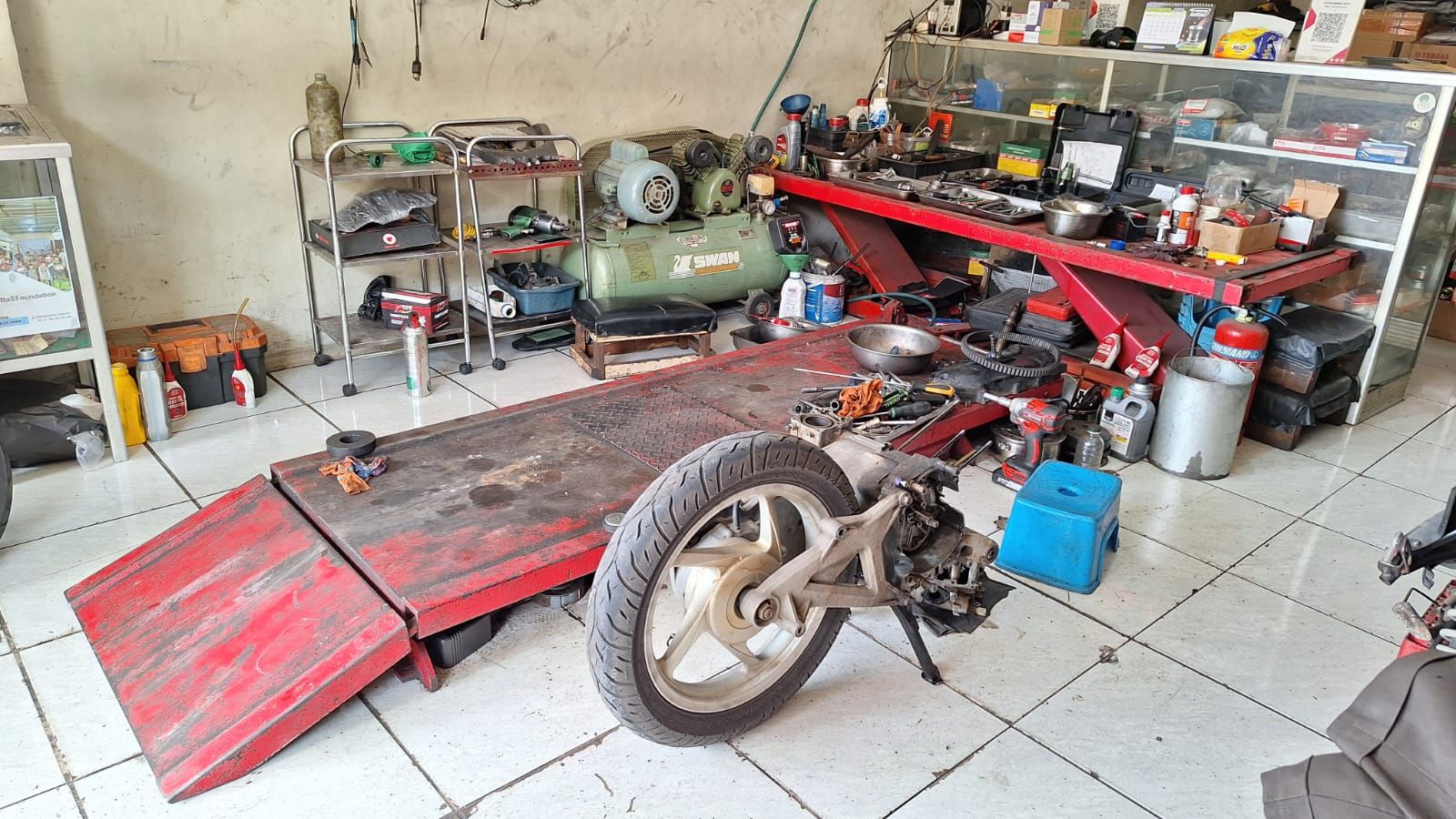 Efek Demo Meluas Mulai Terasa, Bengkel Sepi, Konsumen Tunda Pembelian