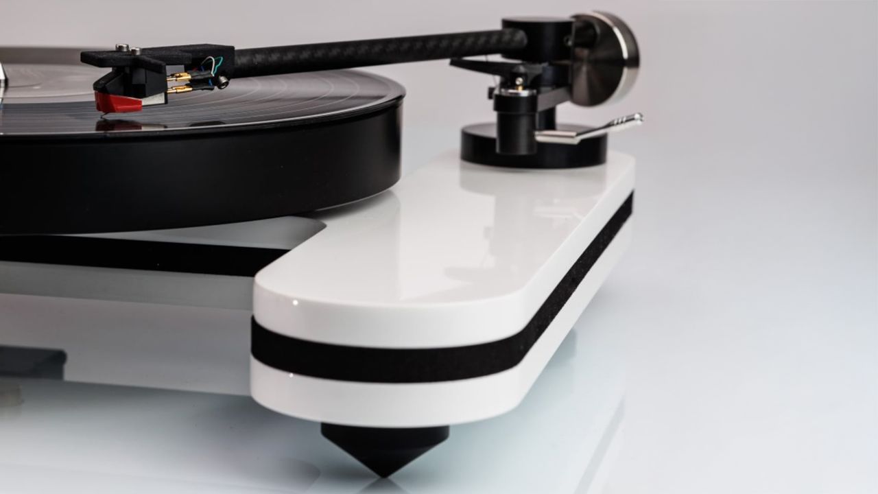 When retro meets sci-fi – this stunning turntable offers a unique way ...