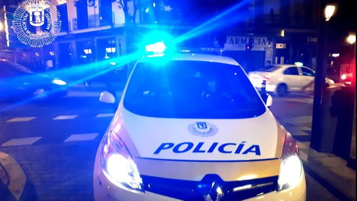 Detenidos en Malasaña al conducir sin carné y con drogas en el coche