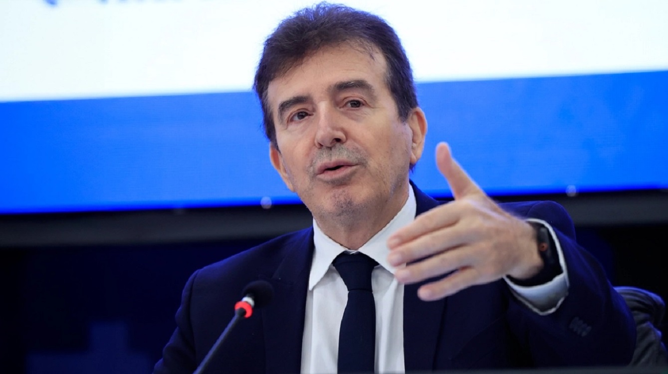 Χρυσοχοΐδης: «Η νομοθεσία για τα όπλα είναι χαλαρή» – Εξαγγέλλει ...