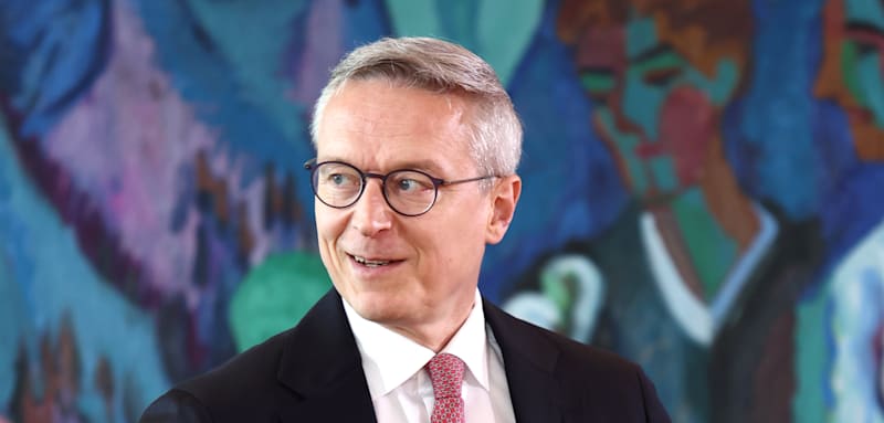 Vorschriften streichen, Jobs weg – Wildberger verlangt „spürbaren ...