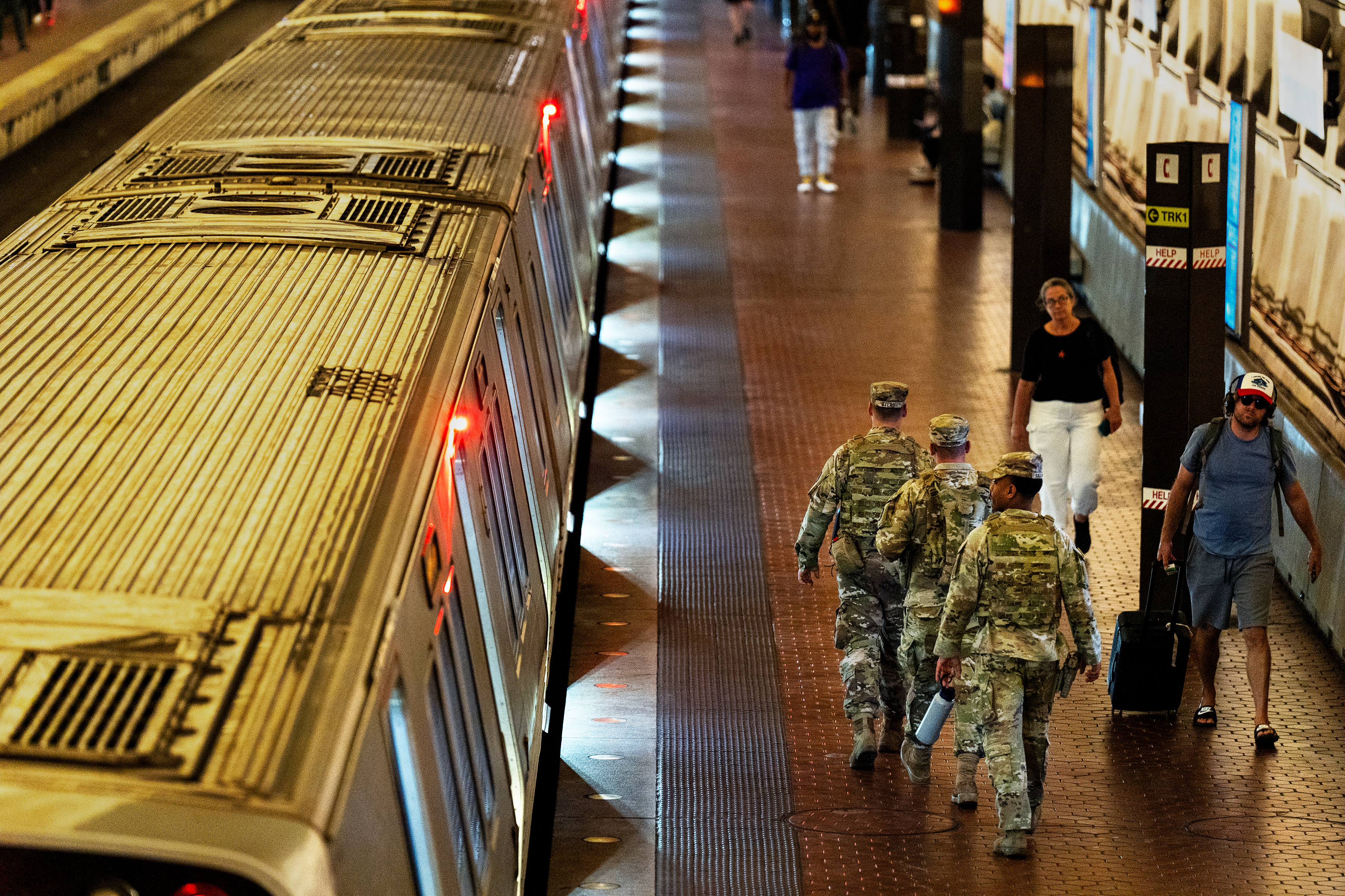 What rush hour with the National Guard in the Metro looks like in Trump ...