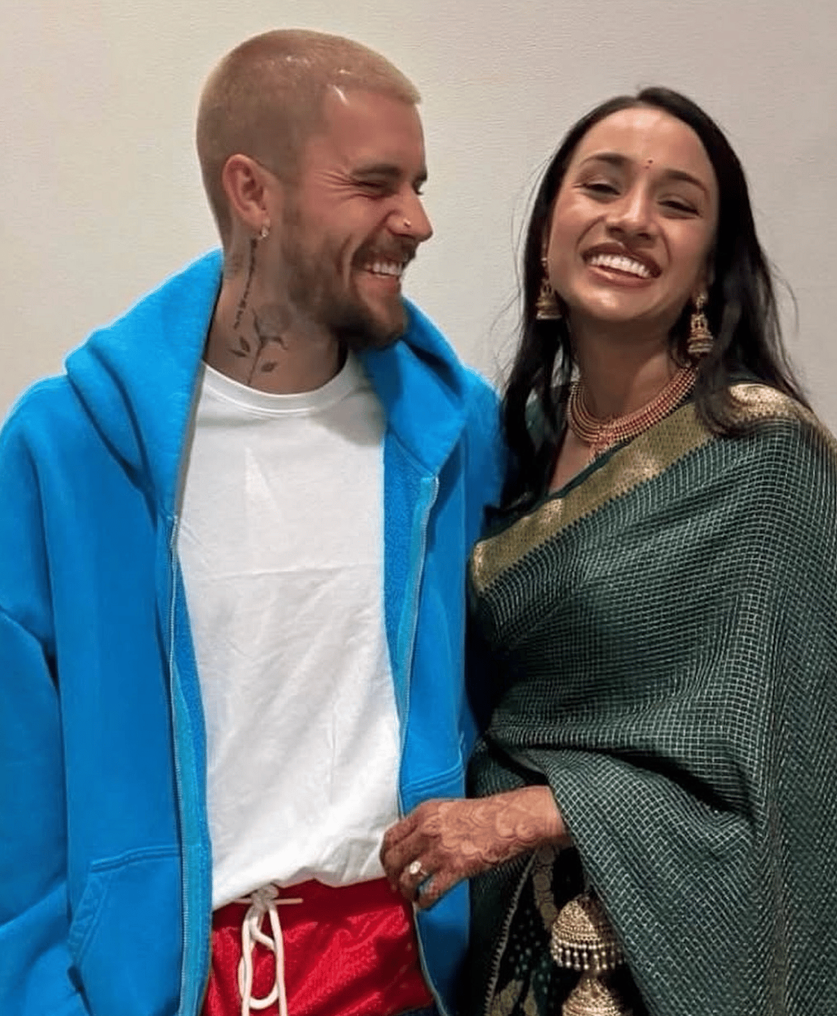 Justin Bieber shows up at Indian wedding in Los Angeles; poses for pics ...