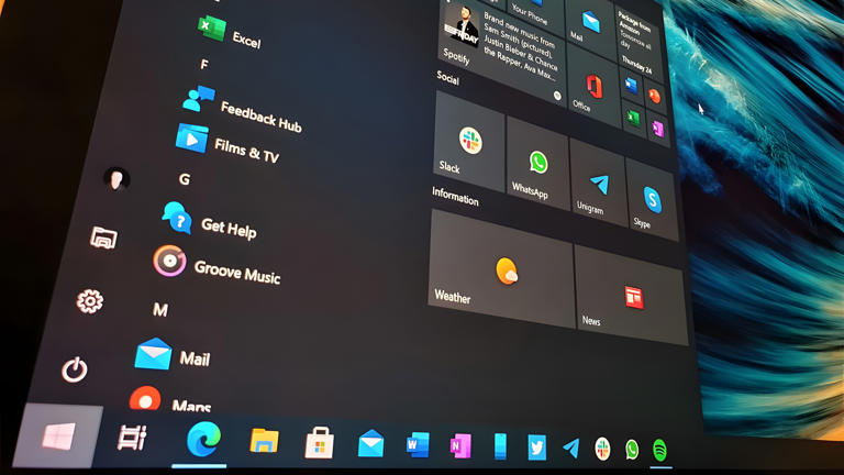 This Windows-style Linux distro lets you enjoy a Windows 11 experience ...