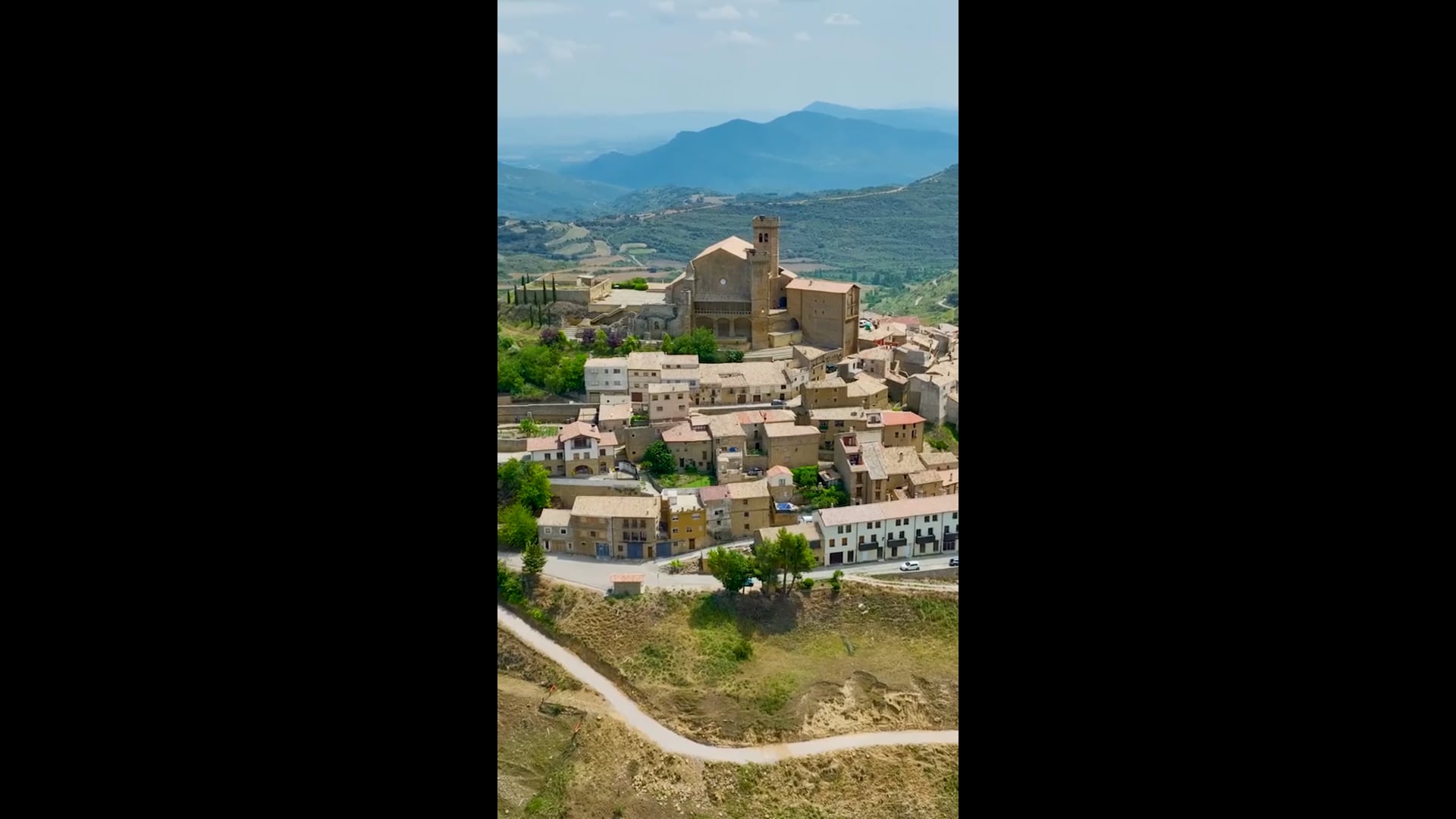Découvrez les merveilles naturelles du Pays Basque vues du ciel.