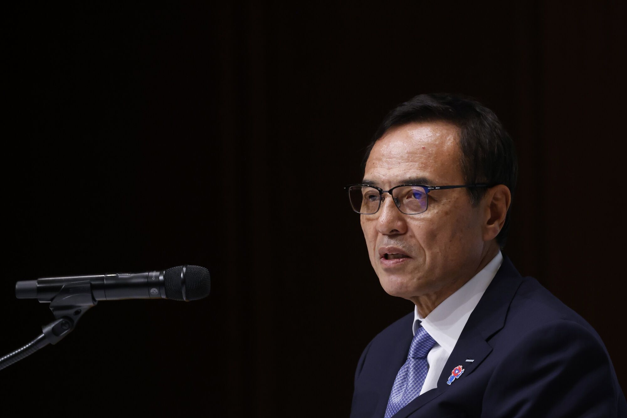 サントリーHD新浪会長無念の辞任､適法認識も-企業倫理で判断と会社