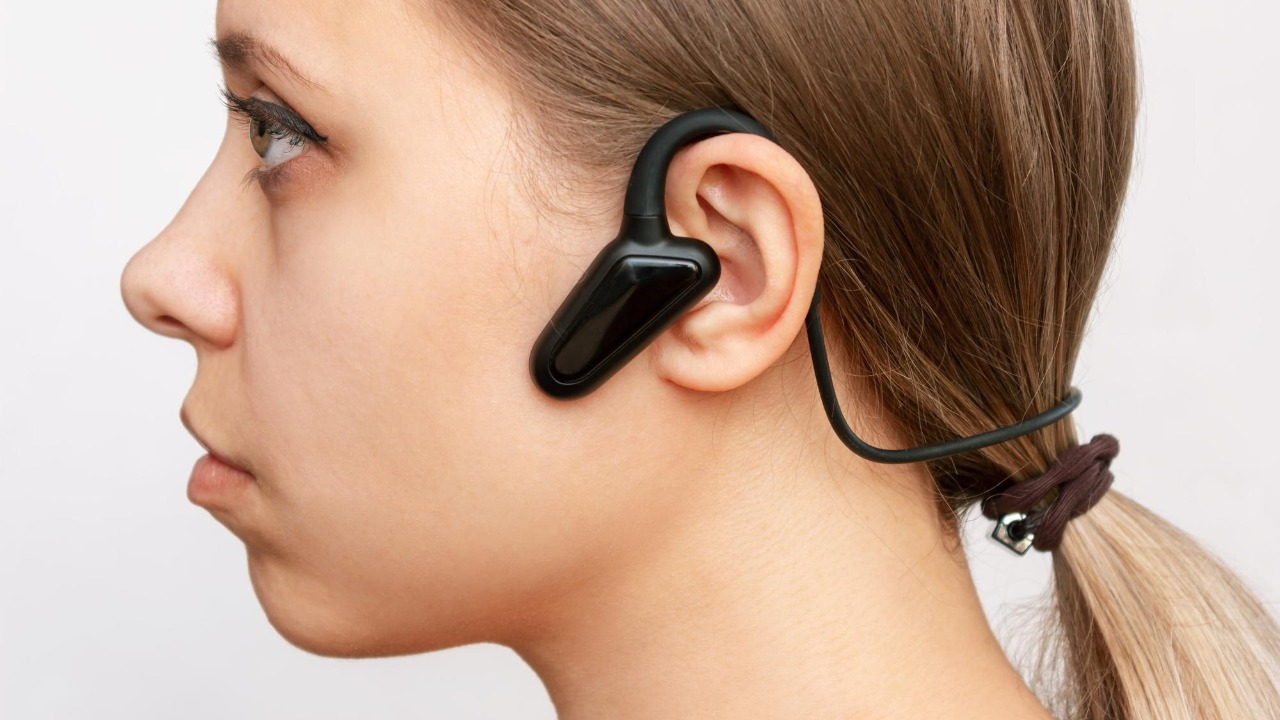 Scientists develop headphones that let you “hear” through your skin