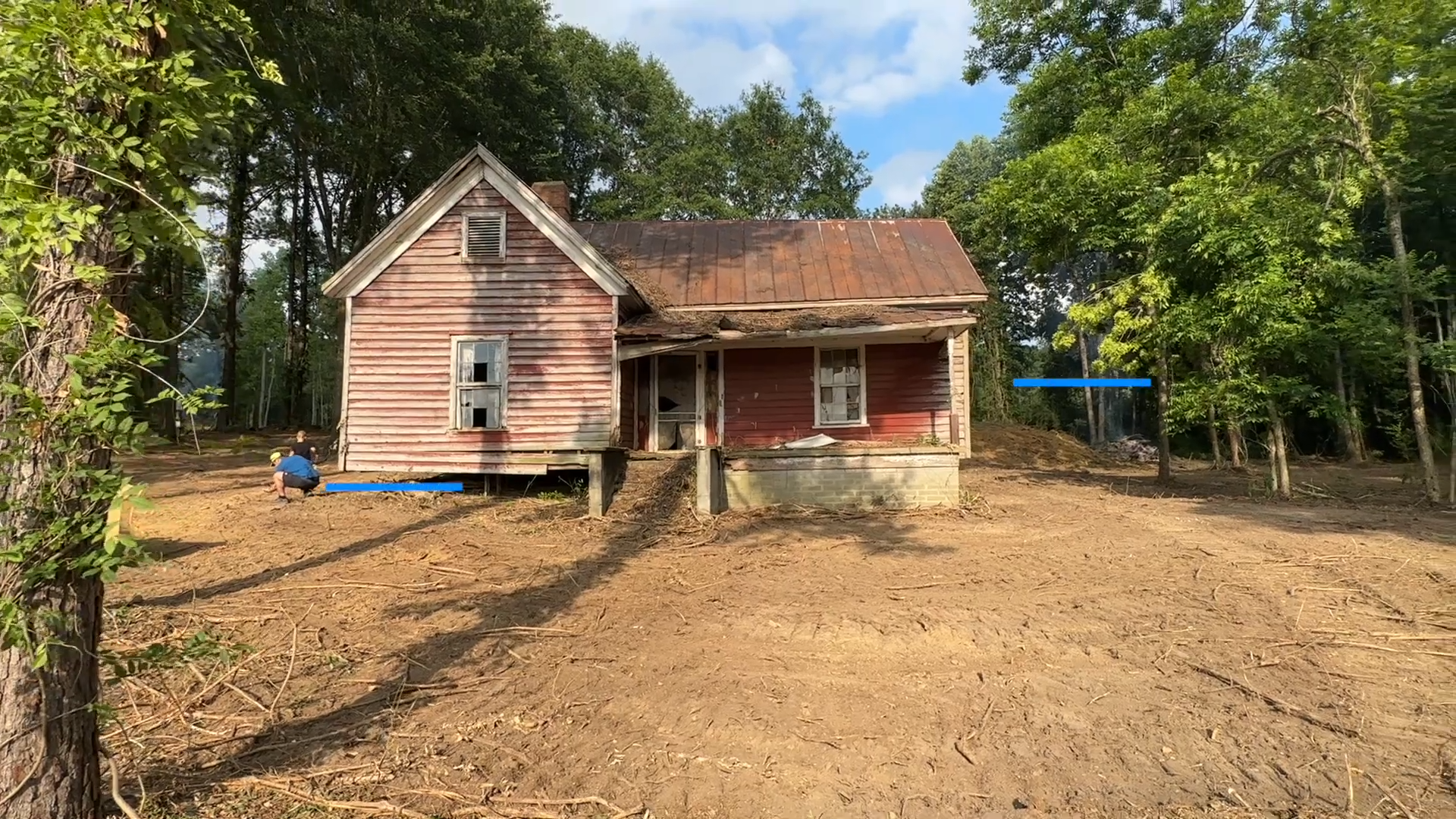 Exploring abandoned house reveals living dinosaur!
