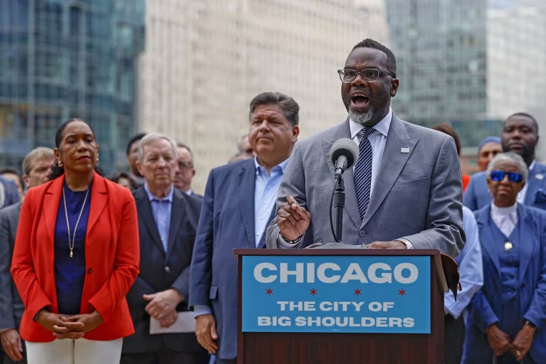 Chicago mayor signs EO to limit federal agents, National Guard