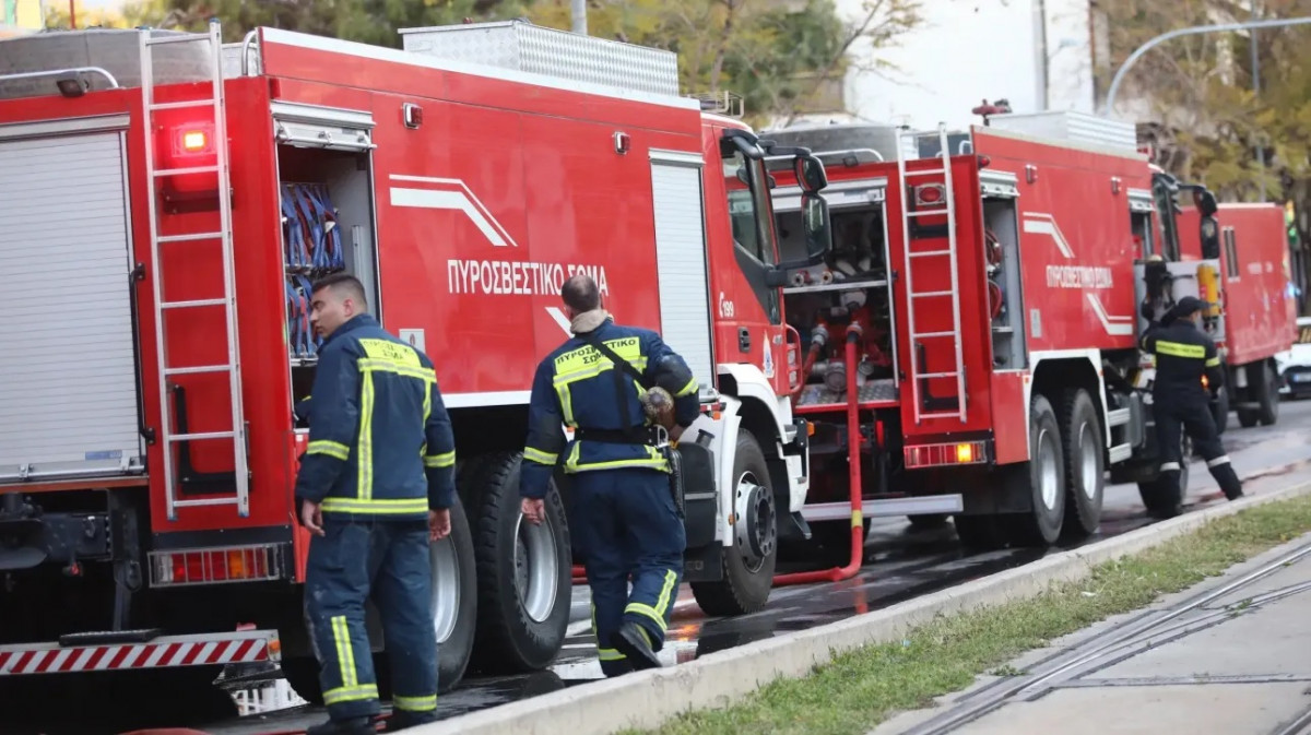 Φωτιά σε όχημα στην Κηφισίας στο ύψος του Χαλανδρίου - Μποτιλιάρισμα ...