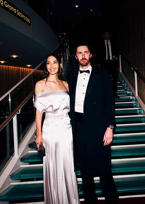 Who is Hozier's glamorous girlfriend Hana Mayeda?