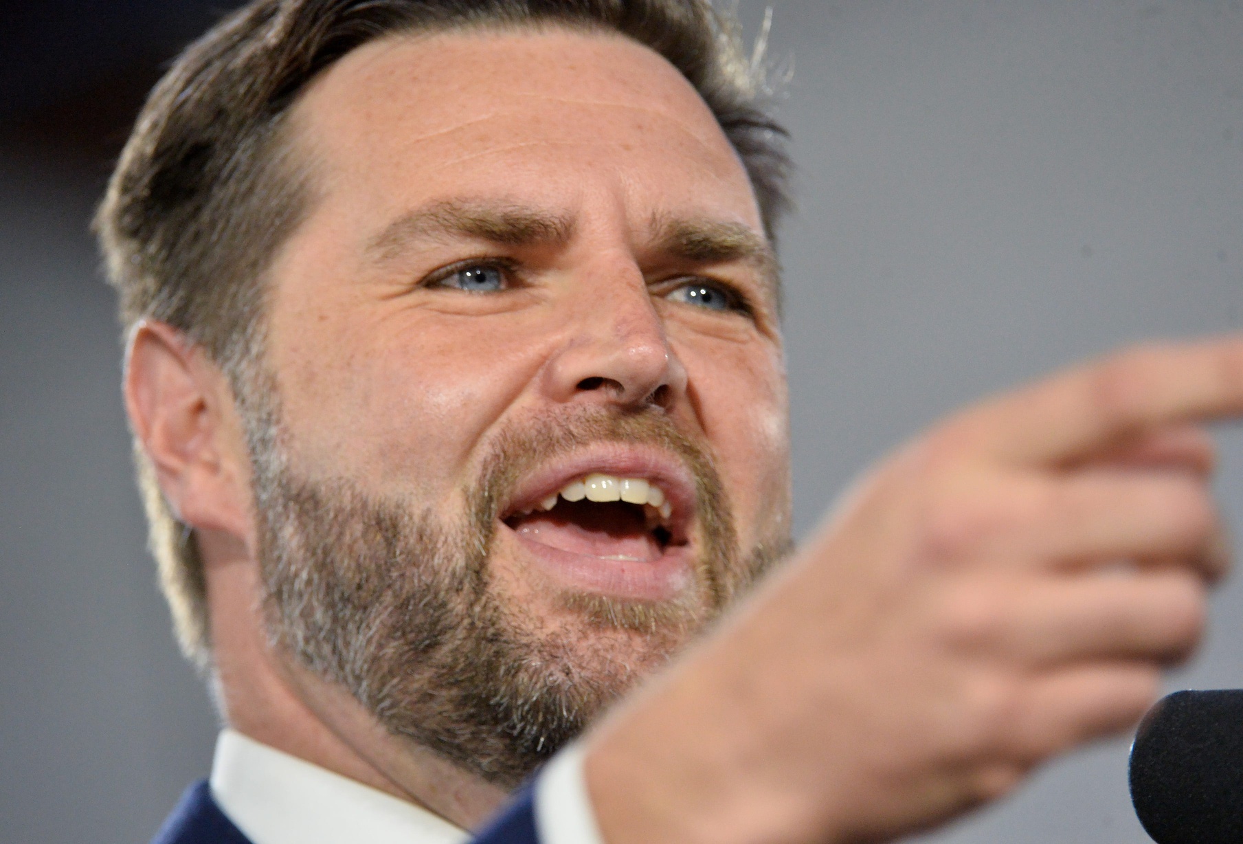 Vance confronts NBC host over Democratic map changes