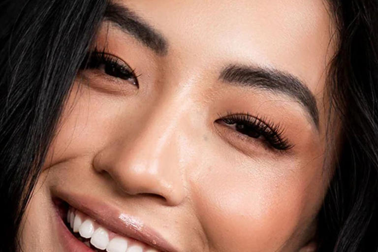 Eyelash Cat Eye, Buat Riasan Jadi Tajam dan Dramatis