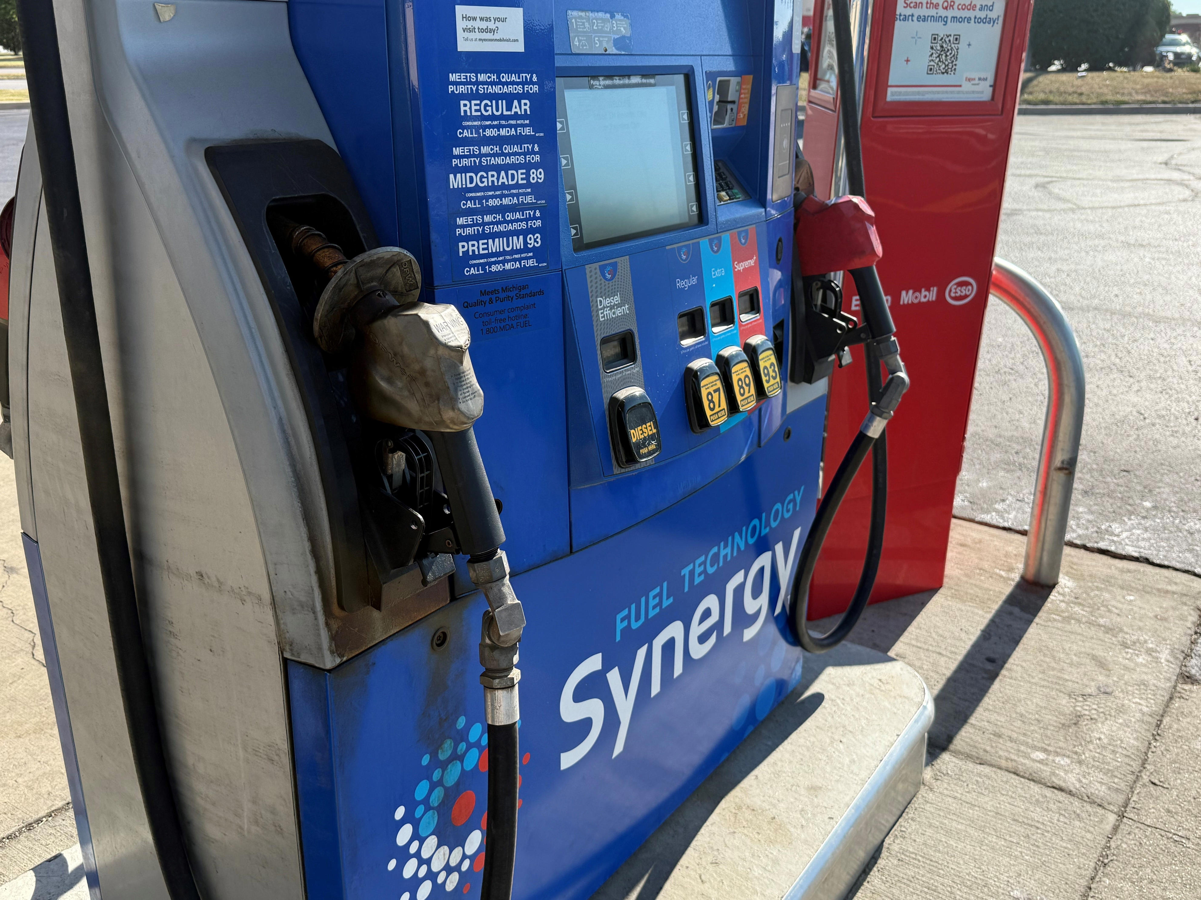 Michigan gas prices hover at $3 a gallon, likely to gradually rise