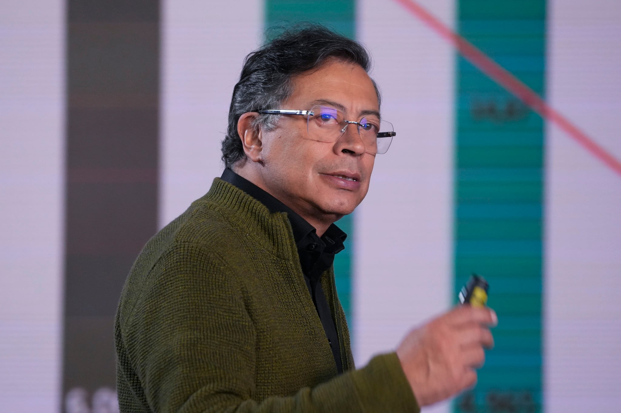 “Me gustaría dar discursos en inglés”, le recuerdan al presidente Petro ...