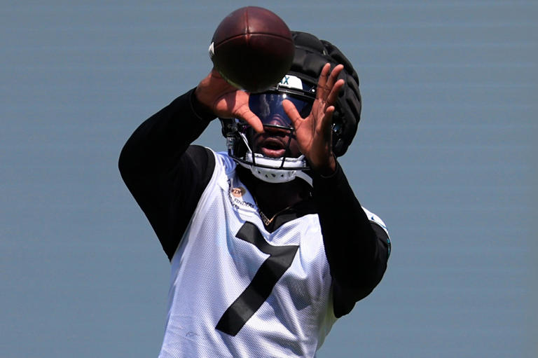 Brian Thomas Jr. injury update: Will Jaguars' wide receiver play in ...
