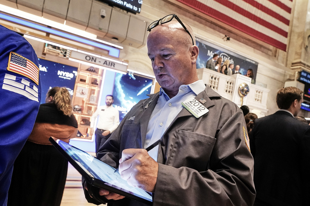 Wall Street pulls further from its records under the weight of pressure ...