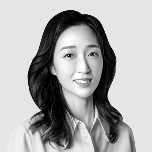 Observing the back of the front row spectator