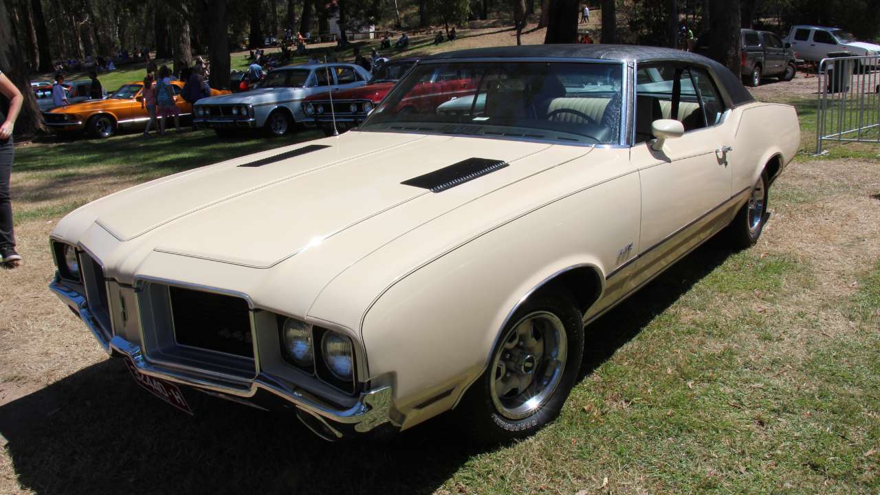 8 classic American cars that made less horsepower than people remember