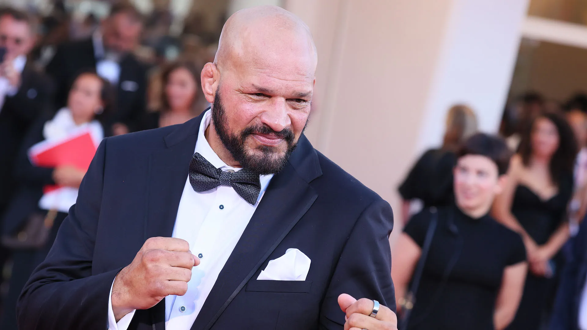 Een gigantische vechter op de rode loper: foto's van Mark Kerr