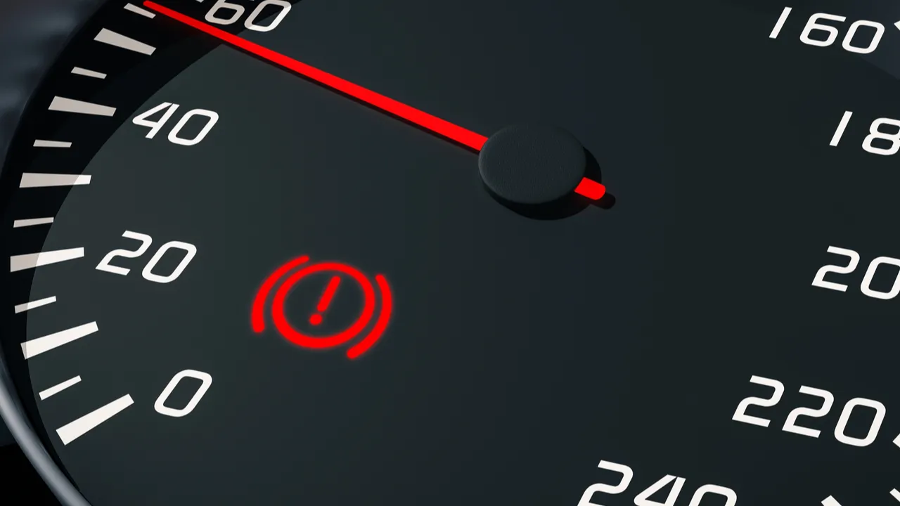 Common warning signs that show your car needs maintenance