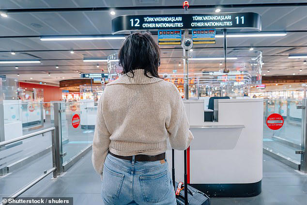 Air travel expert warns Brits of flight cancellations and diversion ...