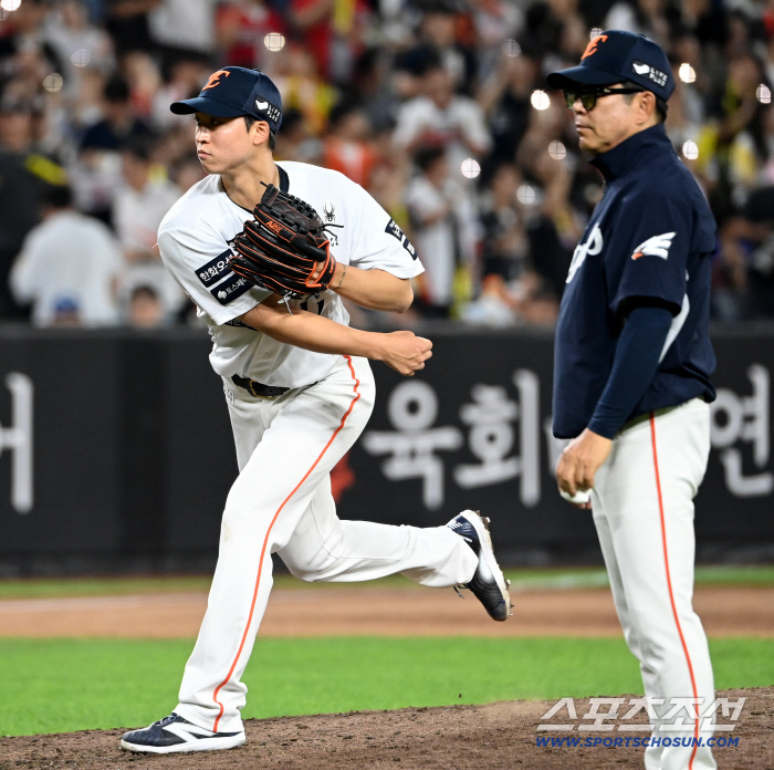 Um Sang-baek, the 8th relief lantern