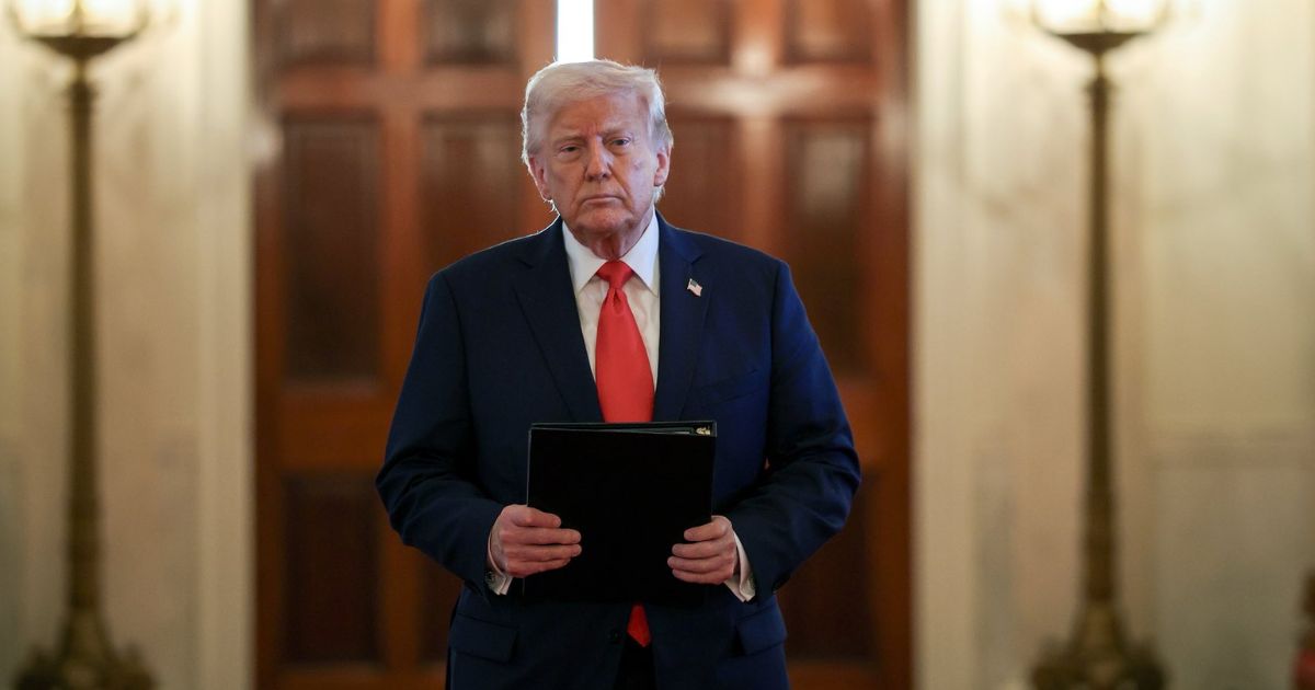 What’s Donald Trump Hiding? Makeup on His Hand in Latest Appearance ...