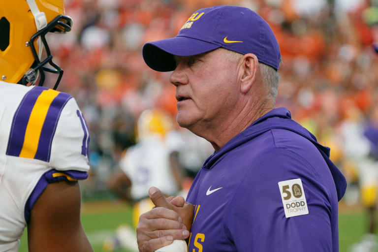 LSU football coach Brian Kelly apologizes to media for postgame rant ...
