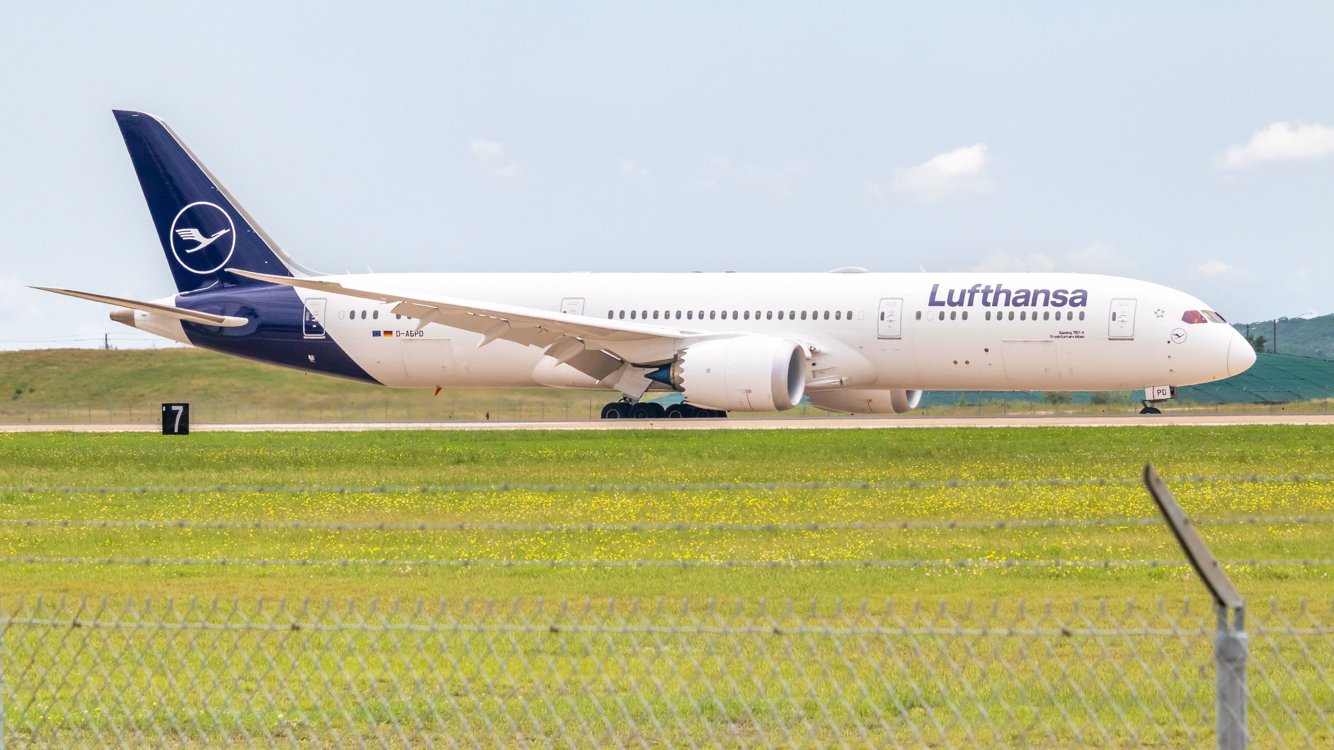 Lufthansa's First Boeing 787-9 with Allegris Cabin Arrives
