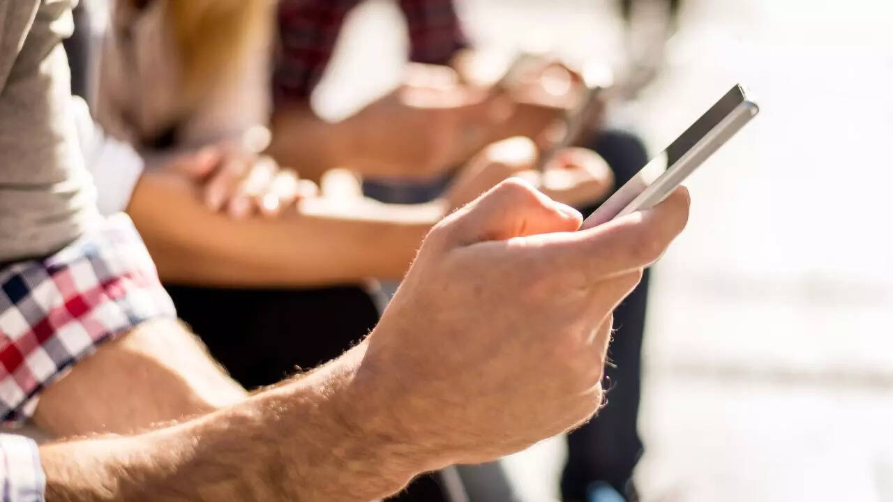 Japanese town Toyoake’s shocking new rule: Only 2 hours of phone use ...