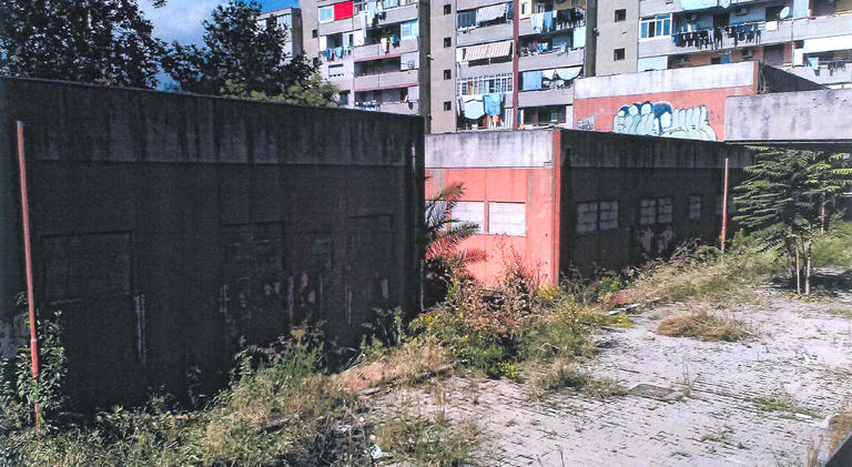 Napoli, ex scuola di Ponticelli in vendita: mezzo milione per lo ...