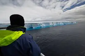 Maior iceberg do mundo preocupa cientistas ao se mover rumo à ilha de ...