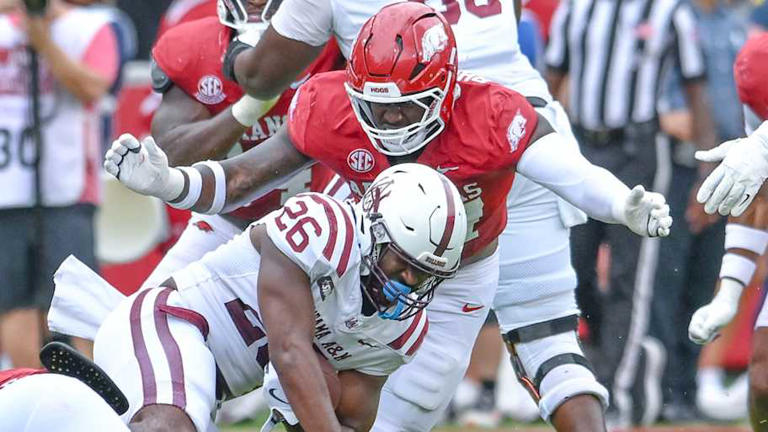 Razorbacks’ defensive line will face early test against Arkansas State