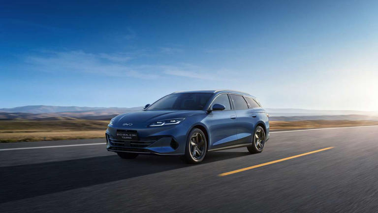 BYD SEAL 6 DM-i: ibrida plug-in con 1.500 km di autonomia