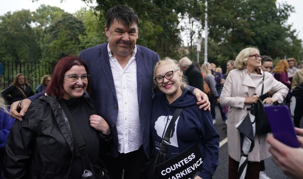 ‘The IT Crowd’ creator Graham Linehan arrested by UK cops over ‘anti ...