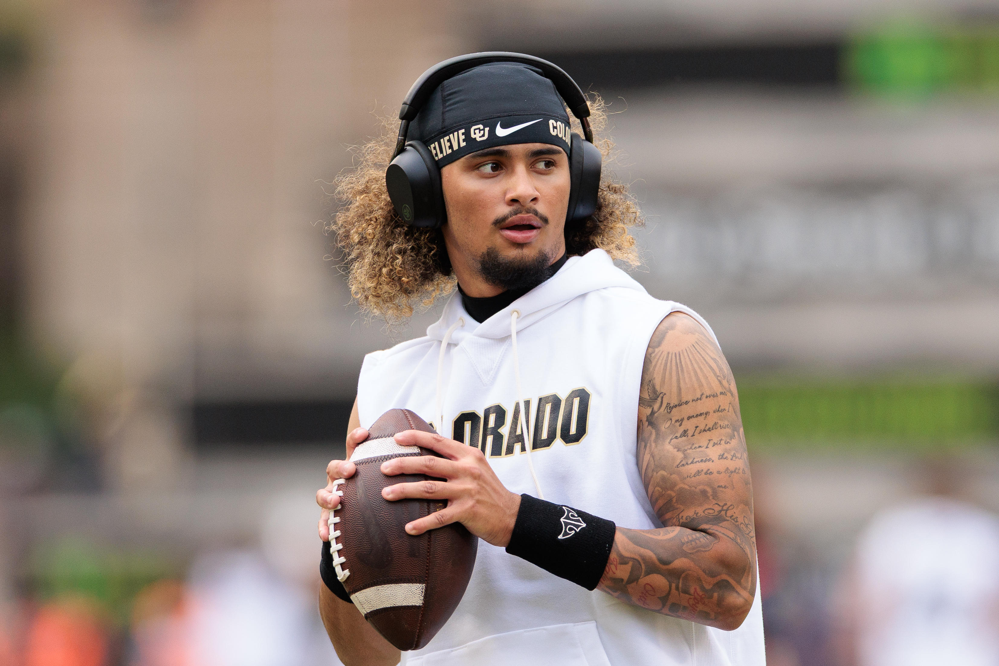 Colorado quarterback Julian Lewis to play against Delaware