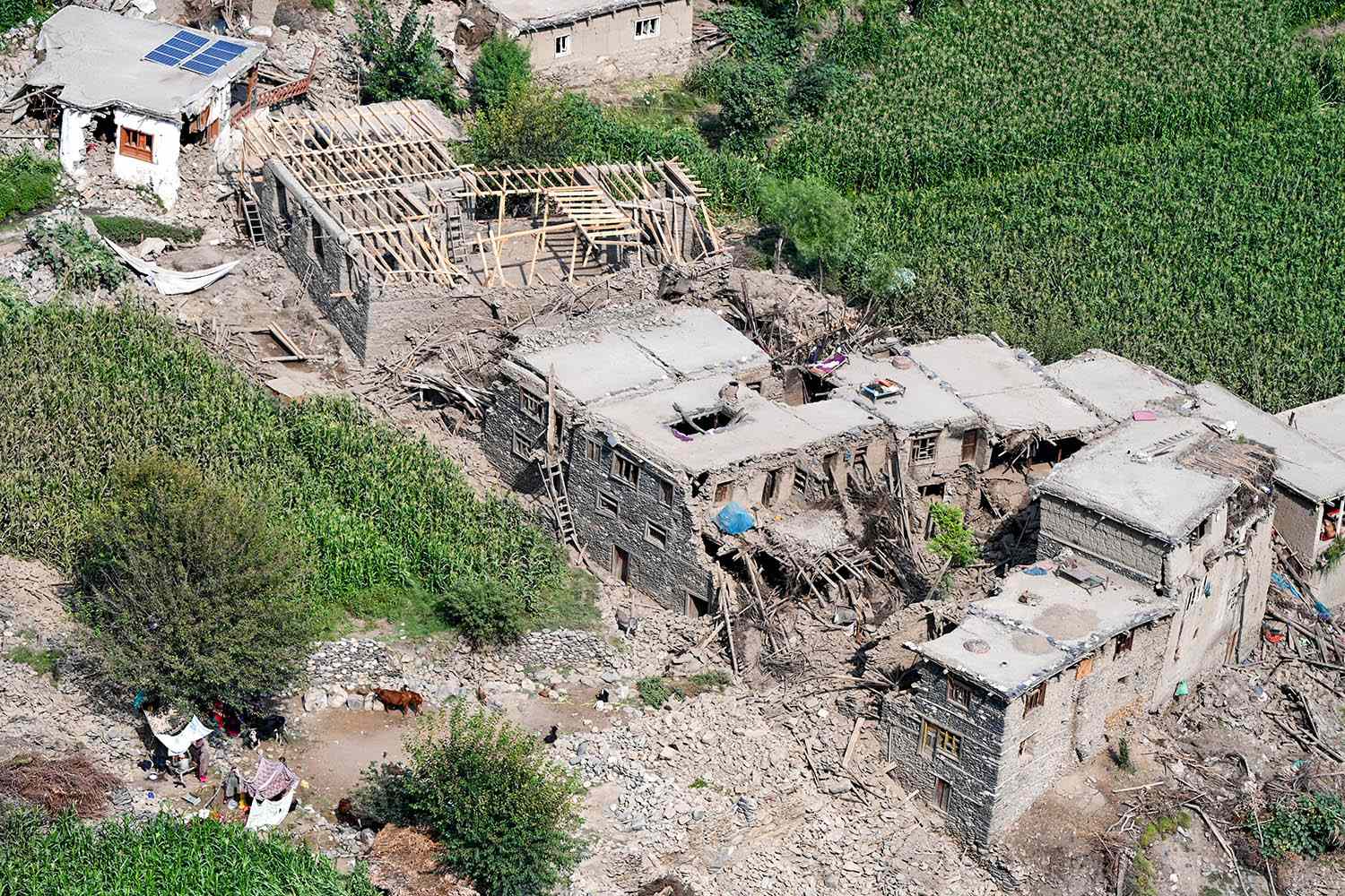 Second Earthquake Strikes 2 Days After 6.0 Magnitude Quake Kills At ...