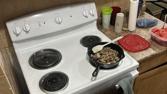 Optical illusion: Only 1 in 20 people can spot the missing glass lid