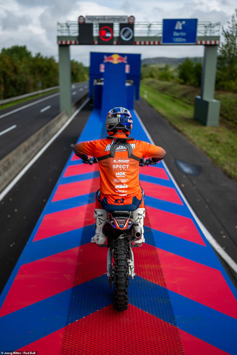 Watch the incredible moment motorcycle rider jumps between two moving ...
