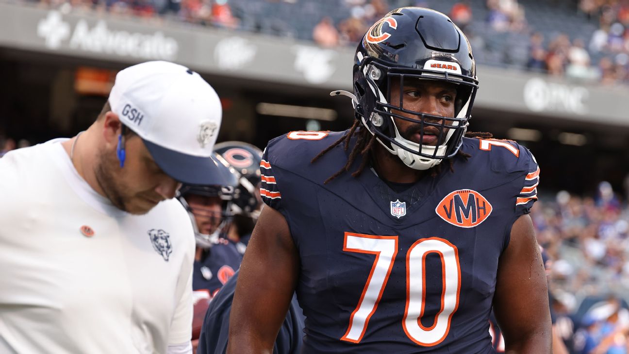 Braxton Jones to continue to start at left tackle for Bears