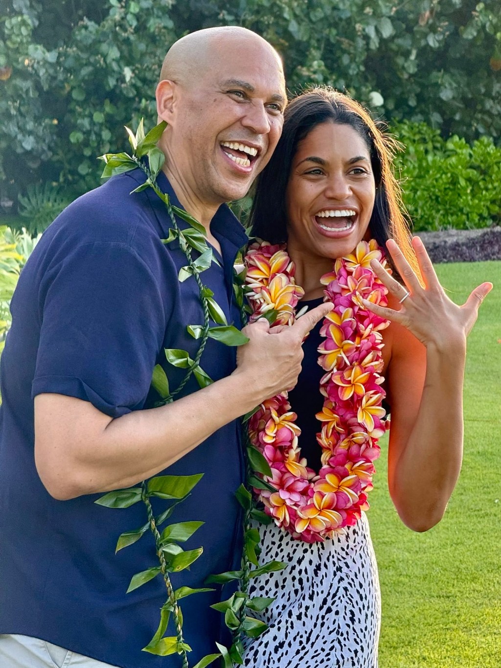 NJ Sen. Cory Booker gleefully announces engagement to Rosario Dawson ...